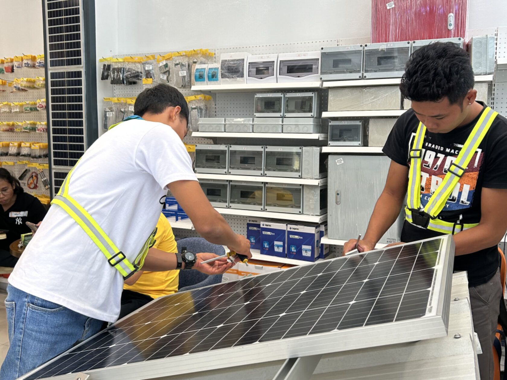Building green jobs in the Philippines: Mindanao solar trainer gets ...